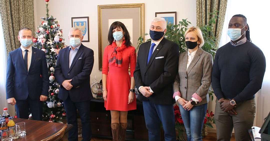 "Senegal welcome to Piekary" - akcja piekarskiej policjantki. W jej ...